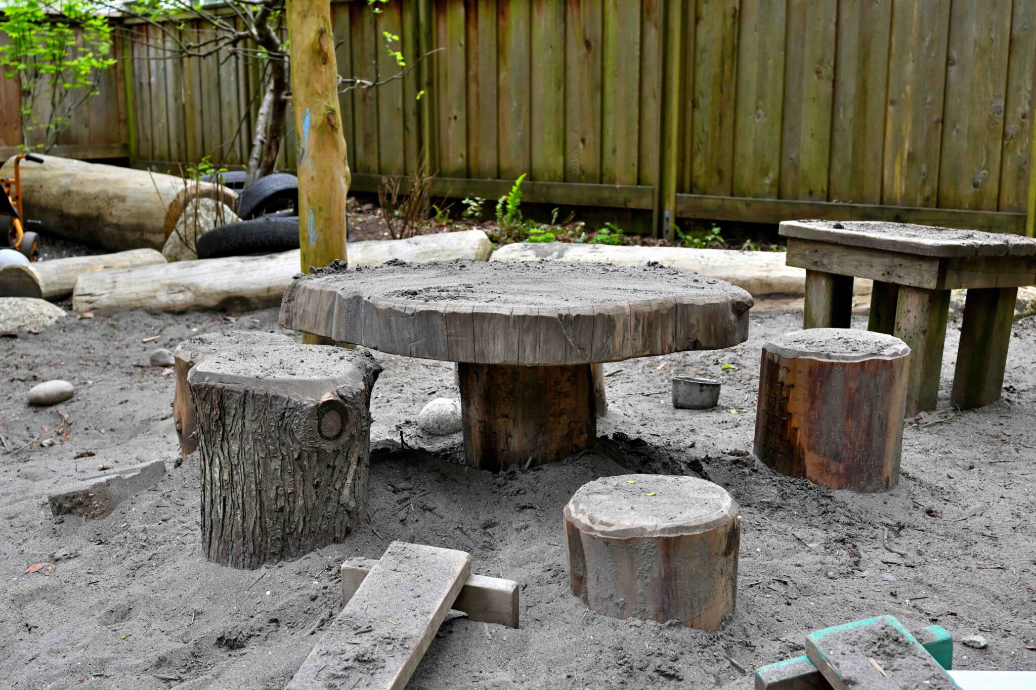 Log Slab Table and Stools - Natural Impressions